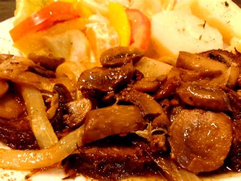 Taguarita Gourmet Arte Culinario Muchacho Cuadrado Con ChampiÑones Al Vino