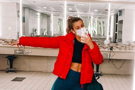 Acts Of Foreplay To Try This Weekend The Everygirl