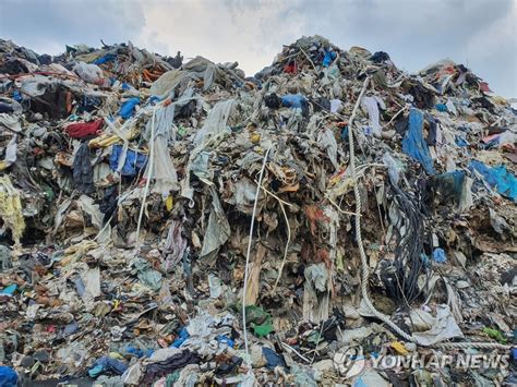 ② 전국 방방곡곡에 쓰레기산이 생겨났다 한국경제 ② 전국 방방곡곡에 쓰레기산이 생겨났다 한국경제