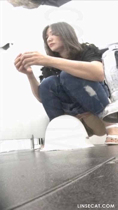 한국 화장실 몰래카메라 진료소 환자와 간호사가 오줌을 누고 있습니다 옆집 여자 똥 냄새가 너무 나서 머리로 코를 가렸어요