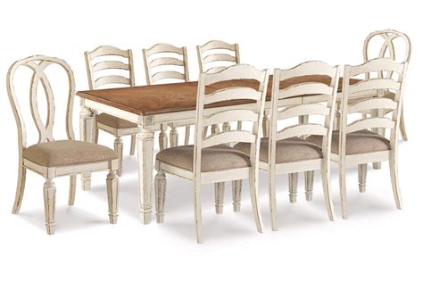 Realyn Extendable Dining Table