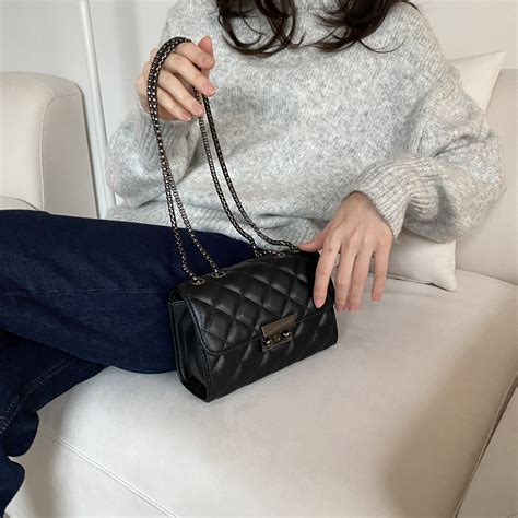체인 퀼팅 미니백