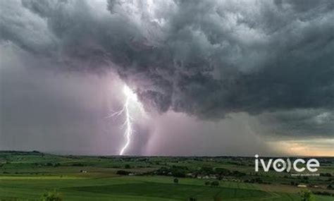 Аянгад цохиулсан 2 хүүхэд нас барж нэг хүний биеийн байдал хүнд байна