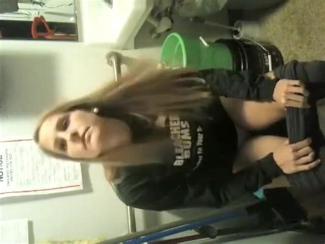 Girl Blonde Pee ThisVid Com