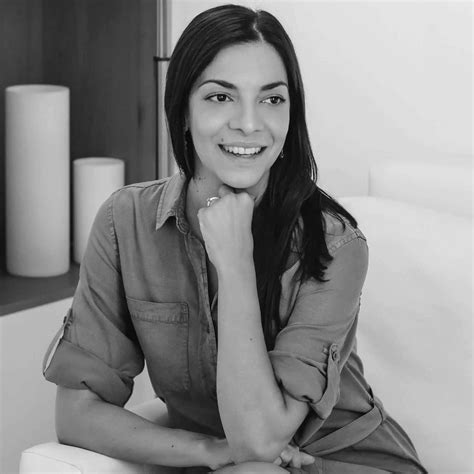 Sophia Fernandes Stagefield Entertainment