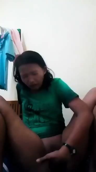 အင်္ကျီအစိမ်းလေးနဲ့ Eporner