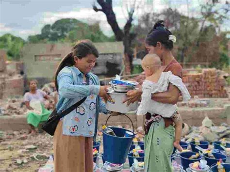 ဆားလင်းကြီးရှိ စစ်ဘေးရှောင် ပြည်သူများကို ဆန်၊ ဆီနှင့် မီးဖိုချောင်းသုံး ပစ္စည်းများလှူဒါန်း