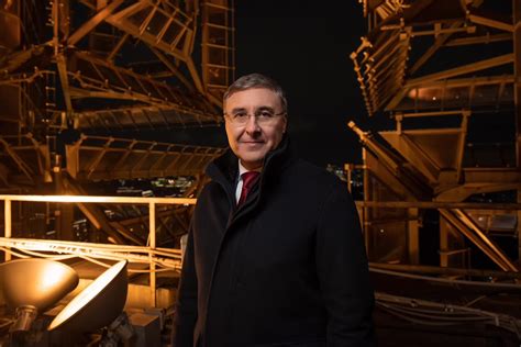 Глава Минобрнауки России Валерий Фальков поздравляет с наступающим Новым годом Наука Селдон