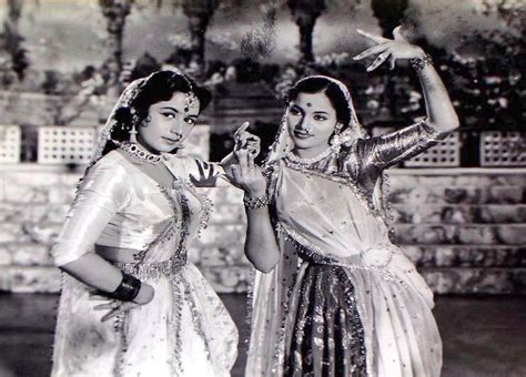 Seema Dev सीमा देव यांचे मराठी हिंदीतील सुपरहिट चित्रपट