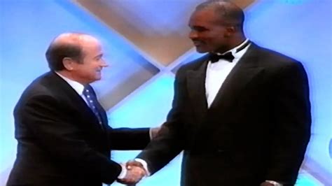 نجم هوليوود الذي سخر من بلاتر ولماذا تم حظر بيليه لآلئ قرعة كأس العالم