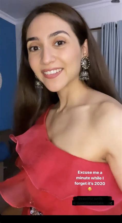 Babe Helping My Friends On Diwali Eve Four Of My Friends Fapped Off To Her Pics Today