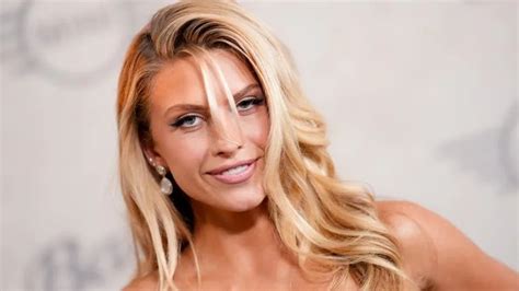 ‘si Swim Star Rocks Braless Tight And Tiny Denim Look For Concert