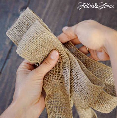 How To Make A Min Bow That S Easy Gorgeous Image Video Tutorial How To Make Bows Fancy