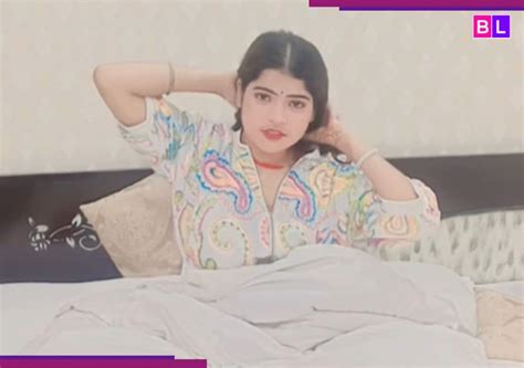 Kajal Kumari 3 New Kiss Video Viral Mms लीक के बाद अब Kiss वीडियो से छाईं Kajal Kumari