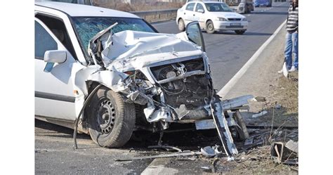 Млад мъж е с размазан череп след зверска катастрофа