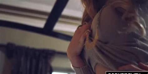 Enchendo A Novinha De Porra Tnaflix Com