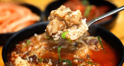 준호 쌈 문화 8 숟가락과 국밥 김준호 재피방 우리가 흔하게 쓰는 어투에 밥은 ‘짓는다라고 하고 국은 ‘끓인다라고 하며 국수는 ‘삶는다라고 표현한다 ‘짓는다