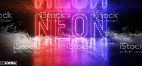 연기 미래 네온 사인 조명 레이저 보라색 파란색 빛나는 현대 복고풍 공상 과학 소설 우아한 우주선 클럽 밤 어두운 차고 지하