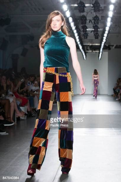 319 Model Nik Photos And High Res Pictures Getty Images