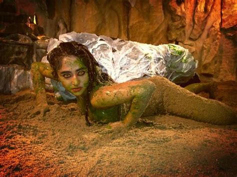 Gaya Dewi Persik Jadi Makhluk Halus Tetap Sexy