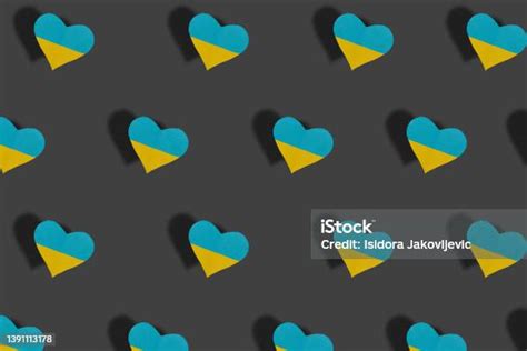 회색 배경에 우크라이나 국기 패턴의 색상의 하트 평화 전쟁 없음 0명에 대한 스톡 사진 및 기타 이미지 0명 Peace Now 경제 Istock
