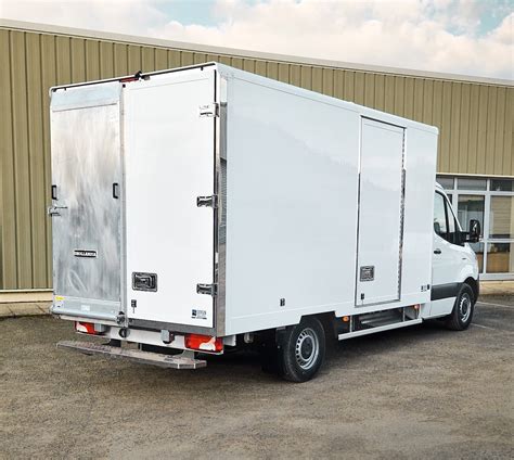 Le Mercedes Esprinter Arrive En Châssis