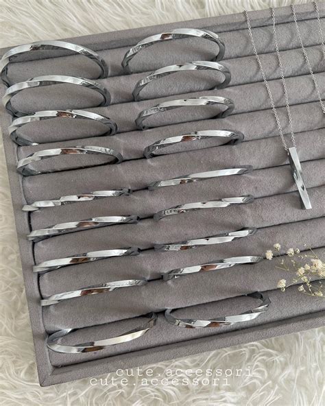 ‎بدلیجاتانگشترساعتدستبندگردنبندکیوت اکسسوری‎ ‎توام با دیدنش قند