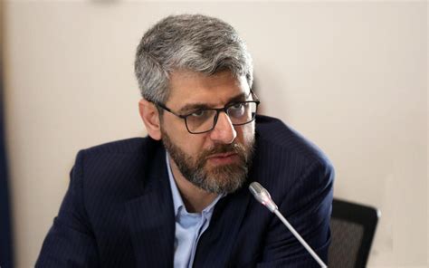 حمید فتاحی‌ با واگذاری رسمی باندهای فرکانسی جدید، توسعه زیرساخت 5g در