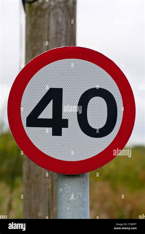 40 mph road signs hi-res stock photography and images - Alamy