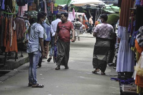 ဘင်္ဂလားဒေ့ရှ်ပြန် ၄ ဦးတွင် ကိုဗစ် ၁၉ ရောဂါတွေ့ပြီးနောက် မောင်တောဈေးမြင်ကွင်း