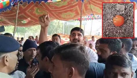 Koushik Reddy కమలాపూర్‌లో తీవ్ర ఉద్రికత్త కౌశిక్‌రెడ్డిపై టమాటాలు