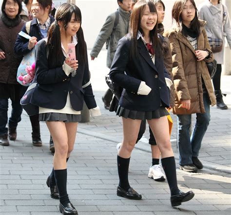 【画像】女子高生見つけたらとりあえず写真奴w Jkちゃんねる 女子高生画像サイト