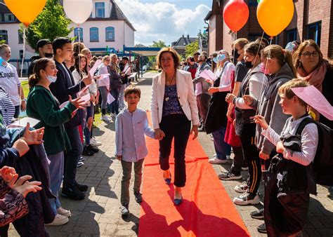 Schulleiterin Barbara Winzer Kluge Mit Sommerfest Verabschiedet Wir In Dortmund