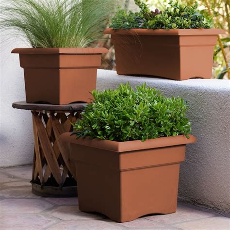Bloem Square 18 In W Large Brown Resin Indooroutdoor Deck Box Planter