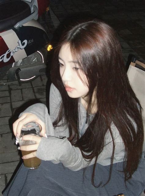 Pin oleh Nonameitx di Ваушки beauty Gadis estetika Orang cantik Pose pemotretan