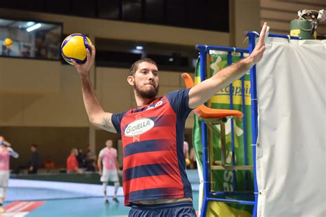 Il Centrale Giovanni Gargiulo Resta In Rossoblù Lega Pallavolo Serie A
