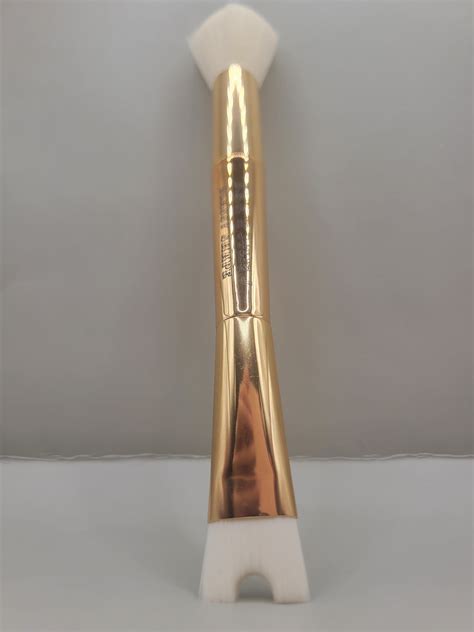 Juliej Classy Shape Brush Alone Bougiebeecosmetics