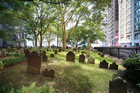 맨해튼 다운타운의 트리니티 교회 묘지 의 세인트 폴 예배당 뉴욕 시에 대한 스톡 사진 및 기타 이미지 뉴욕 시 0명 거리 Istock