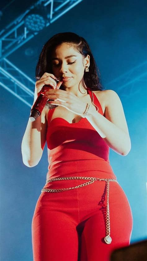 Pin By 𝐀𝐧𝐝𝐫𝐞𝐚𝐧𝐚𝐚𝐚𝐚 💜 On Mariah 🤍 Mariah Carey Outfits Neat Casual Outfits Everyday Outfits