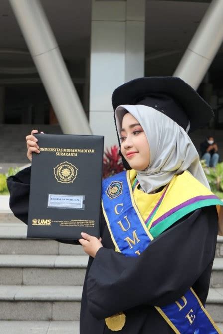 Lulus S1 Tanpa Skripsi Mahasiswi Ppkn Ums Terbitkan Journal Bertaraf Internasional Pendidikan