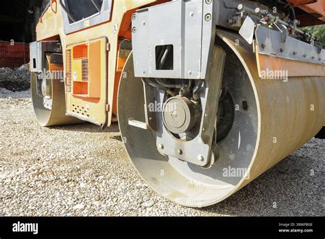 Light Vibration Roller Compactor At Road Construction And Repairing