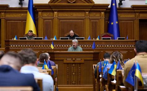 Рада відправила у відставку очільника МКІП Олександра Ткаченка Музеї України журнал