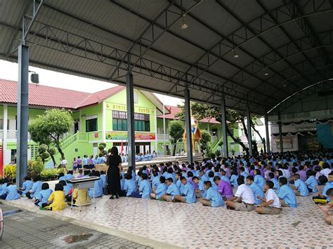 โรงเรียนวัดโบสถ์อินทรีบุรี ในเมืองอำเภออินทร์บุรี
