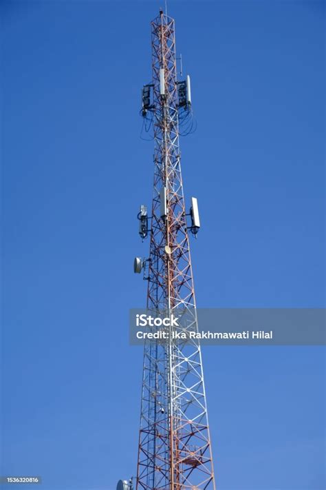 Base Transceiver Station 또는 약칭 Bts는 통신 장치와 운영자 네트워크 간의 무선 통신을 용이하게 하는 통신 인프라입니다 Bts 타워 0명에 대한 스톡