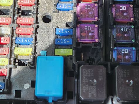 Need a new Fuse box? : r/MechanicAdvice