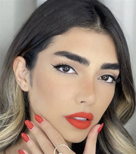 بیوگرافی تینا اسدی بازیگر و بلاگر معروف ایرانی؛ از شروع فعالیت تا مهاجرت