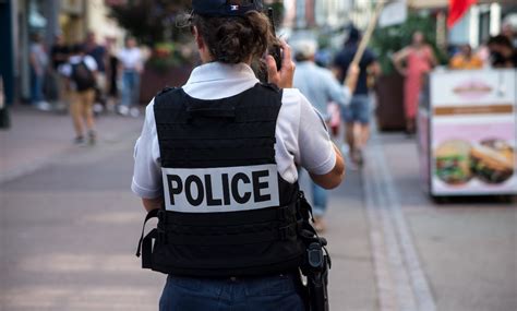 Figaro Семью напавшего на школу во Франции ждала депортация в 2014 году