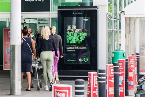 OOH Vs DOOH Meaning What Is The Difference One Day Agency