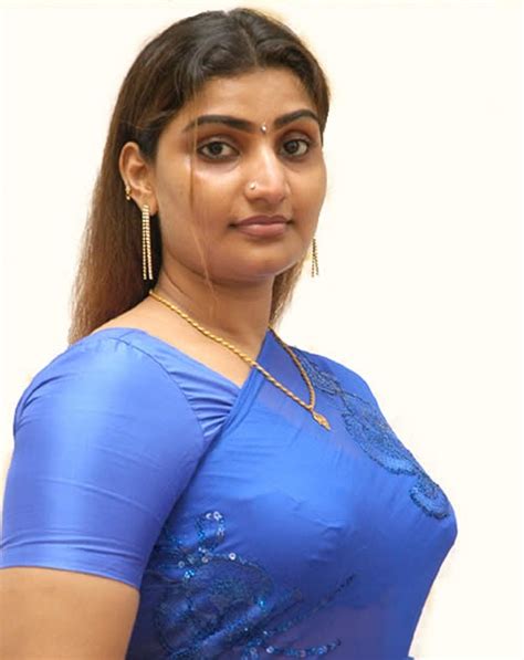 Aunty In Tight Blouse Tigh Saree Chudidaar