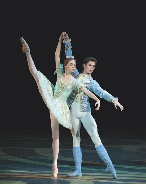Anna Nikulina e Artem Ovcharenko. 📷 Bolshoi Theatre. Male Ballet ...